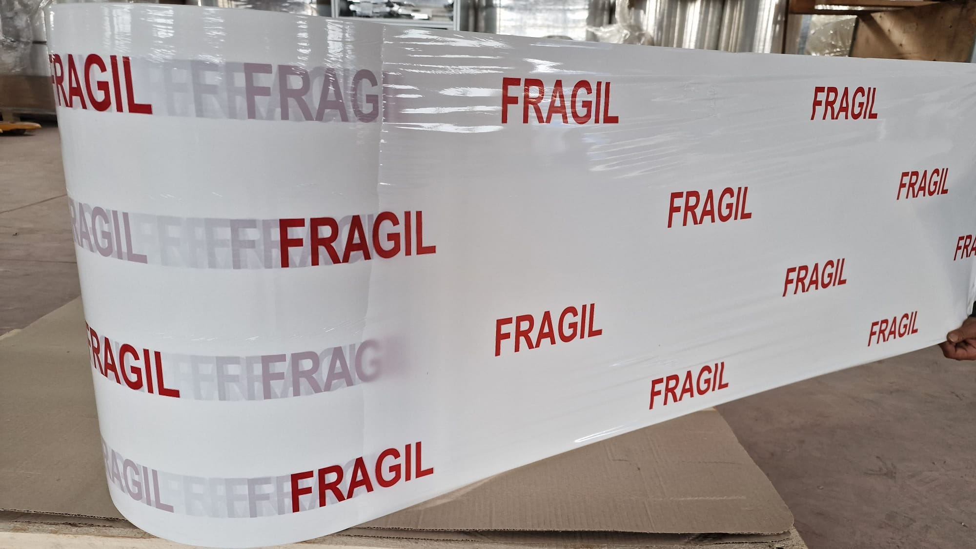 Folie stretch personalizata FRAGIL – PrintCenter.ro Shop